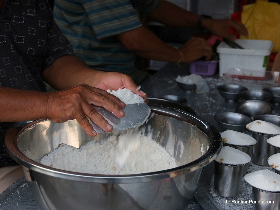 Food Review: Putu Piring Tengkera at Melaka, Malaysia | Popular Putu ...