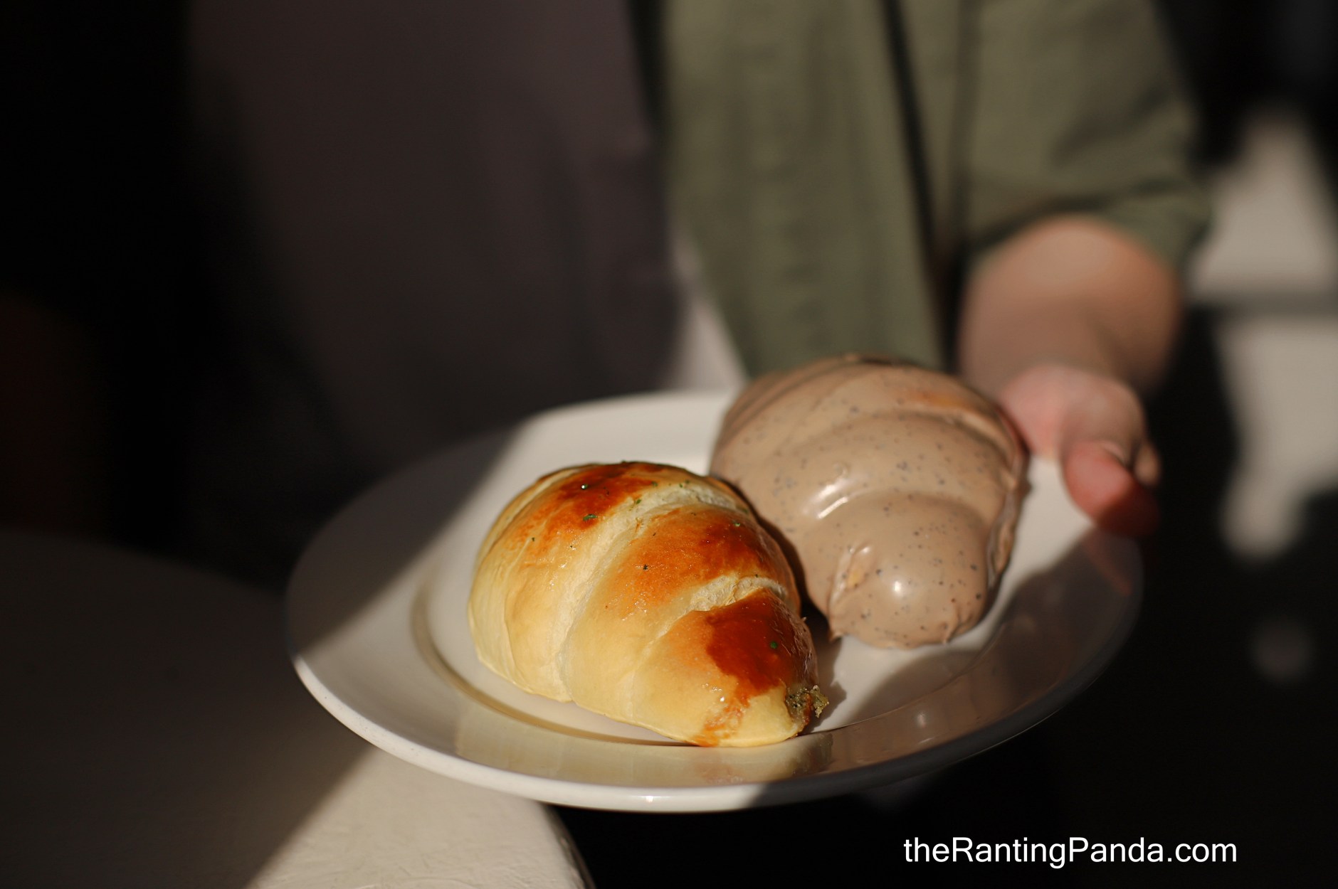 Food Review: Artist Bakery, Seoul | Popular Salt Butter Bread Bakery ...