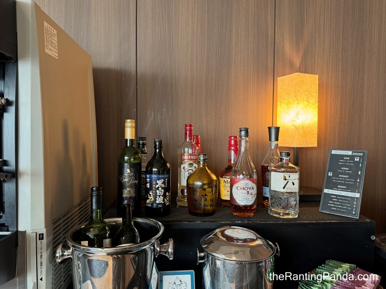 Lounge Review: TIAT Lounge Tokyo Haneda Terminal 3 | Basic Lounge With ...