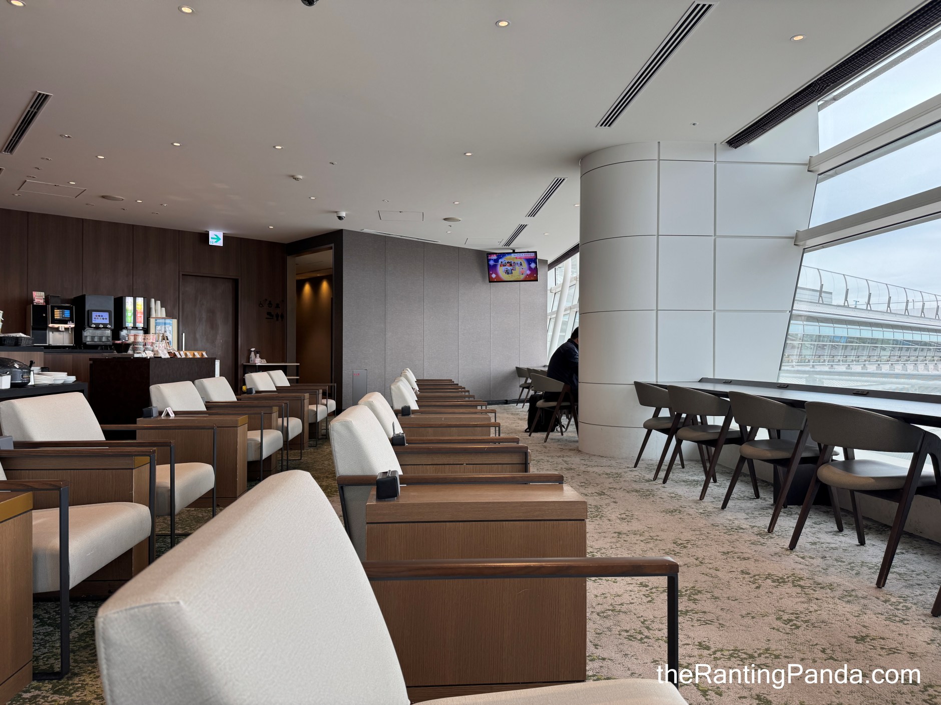 Lounge Review: TIAT Lounge Tokyo Haneda Terminal 3 | Basic Lounge With ...